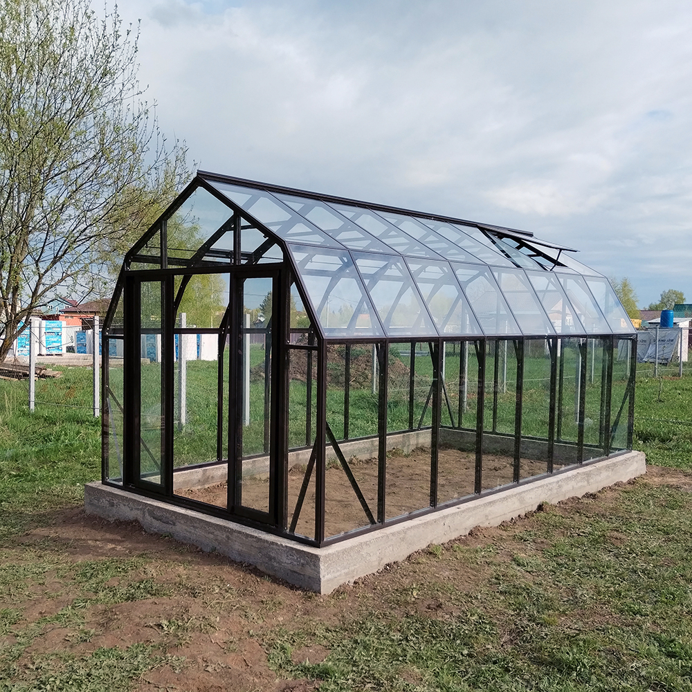 Теплица CRISTALIKA Compact в классическом исполнении шириной 2 метра